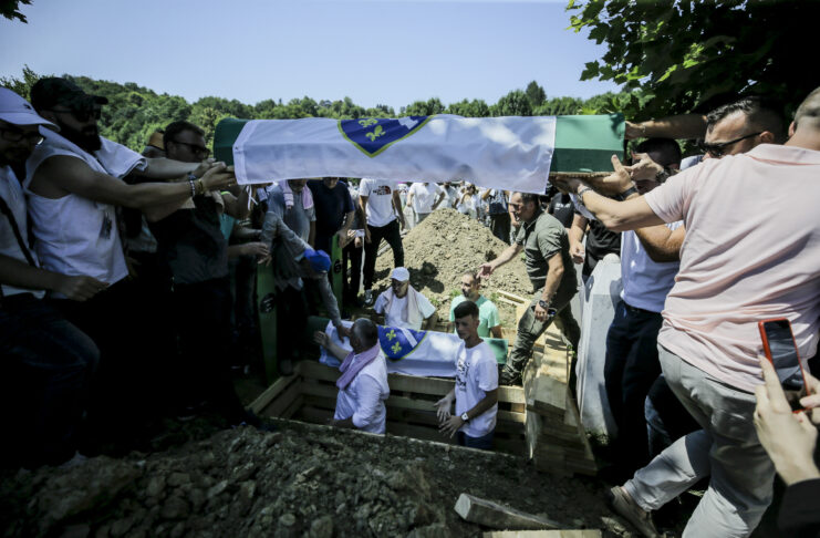 What was the Srebrenica genocide? – 5Pillars