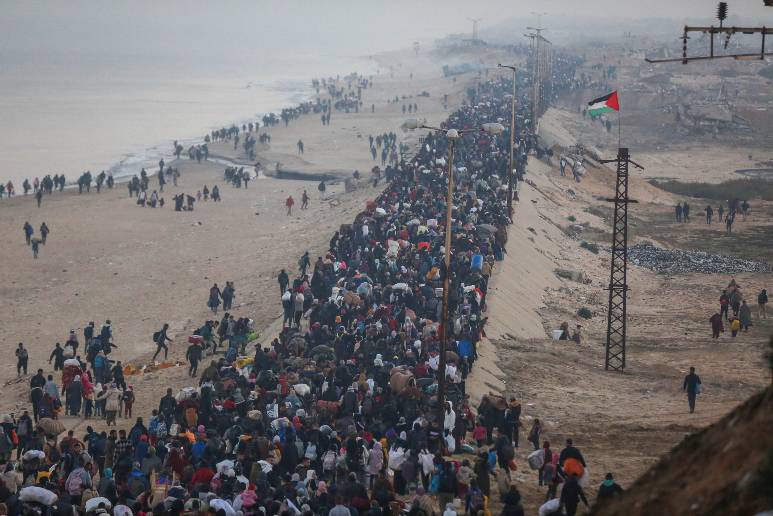 LIVE: Hundreds of thousands of Palestinians return to northern Gaza ...
