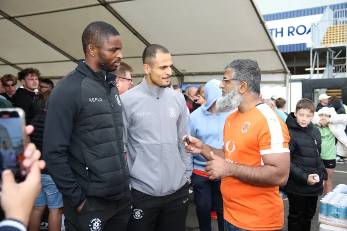 Local mosque shares food for Luton Town FC's 120th anniversary – 5Pillars