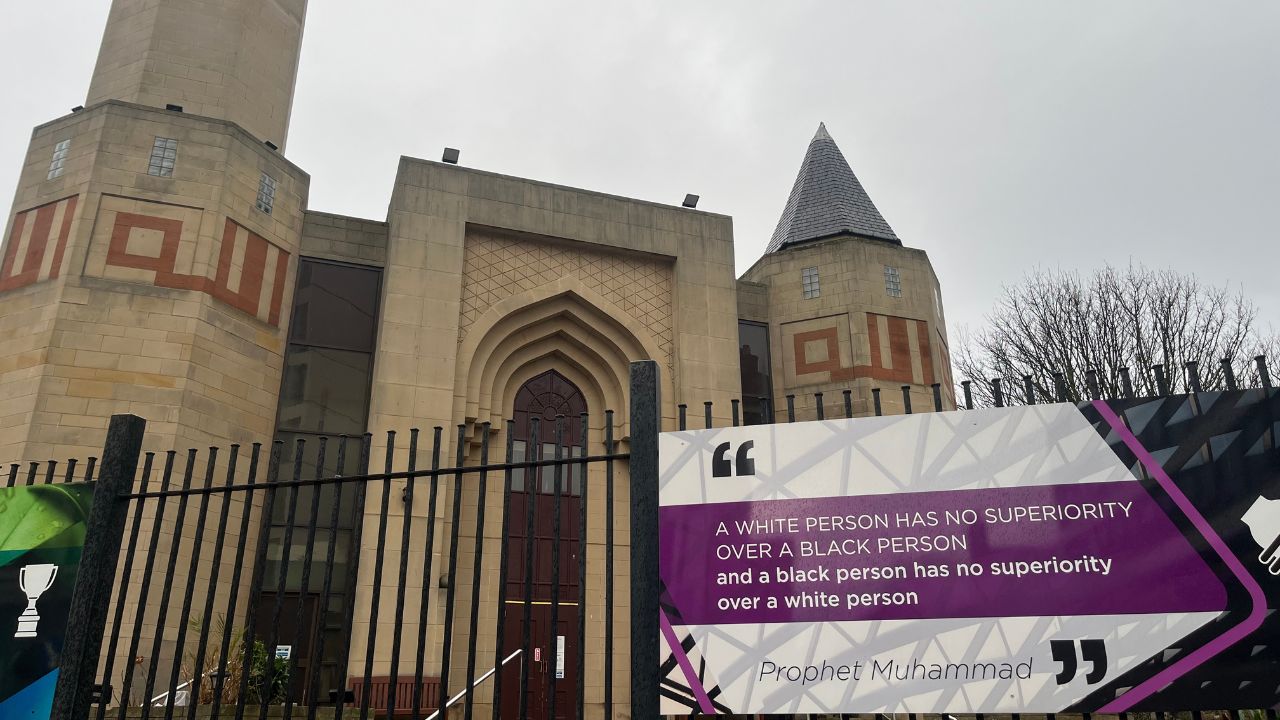 Edinburgh Central Mosque vandalised with Islamophobic graffiti – 5Pillars